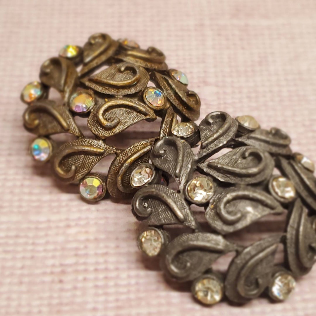 Vintage Button 2 Large Beautiul Matching Center Pewter Color Metal Vine ...