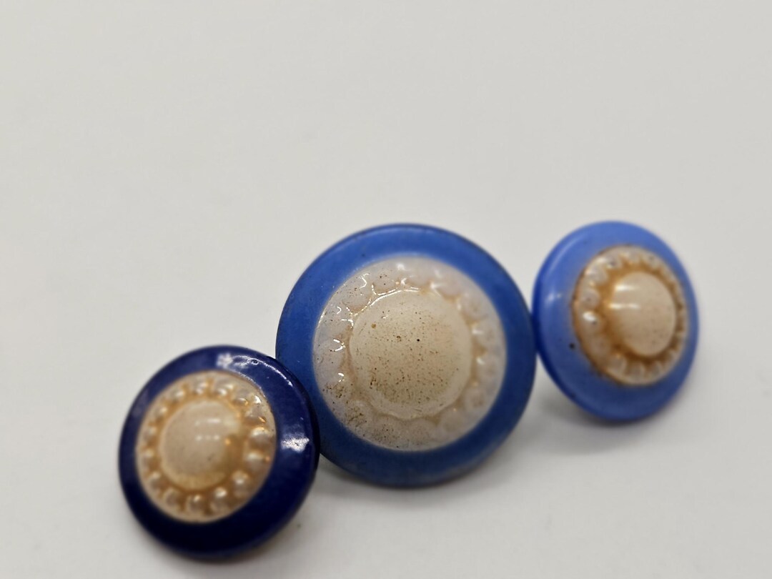 Vintage Buttons 3 Assorted Iridescent China Blue and Cream Metal Shanks ...