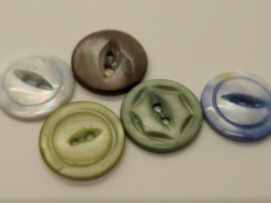 Vintage Buttons -5 Assorted Dyed Mother of Pearl, Blue, Green, Grey, 11 ...