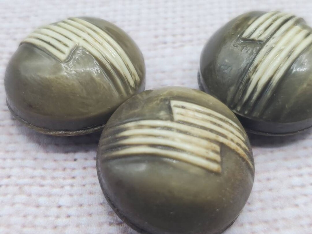 Vintage Buttons - 3 Matching Neutral Taupe and off White Light Weight ...