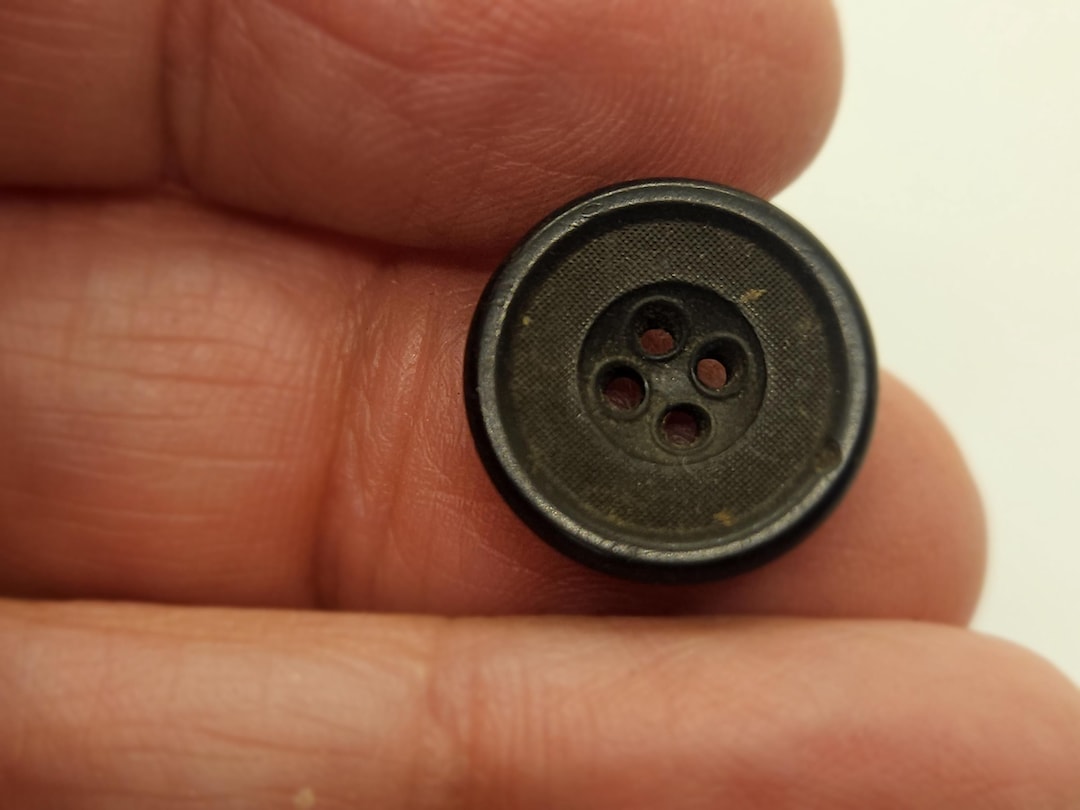 Vintage Buttons - 1 Black 4 Hole, 9/16" 14mm Collector Early Rubber Mid ...