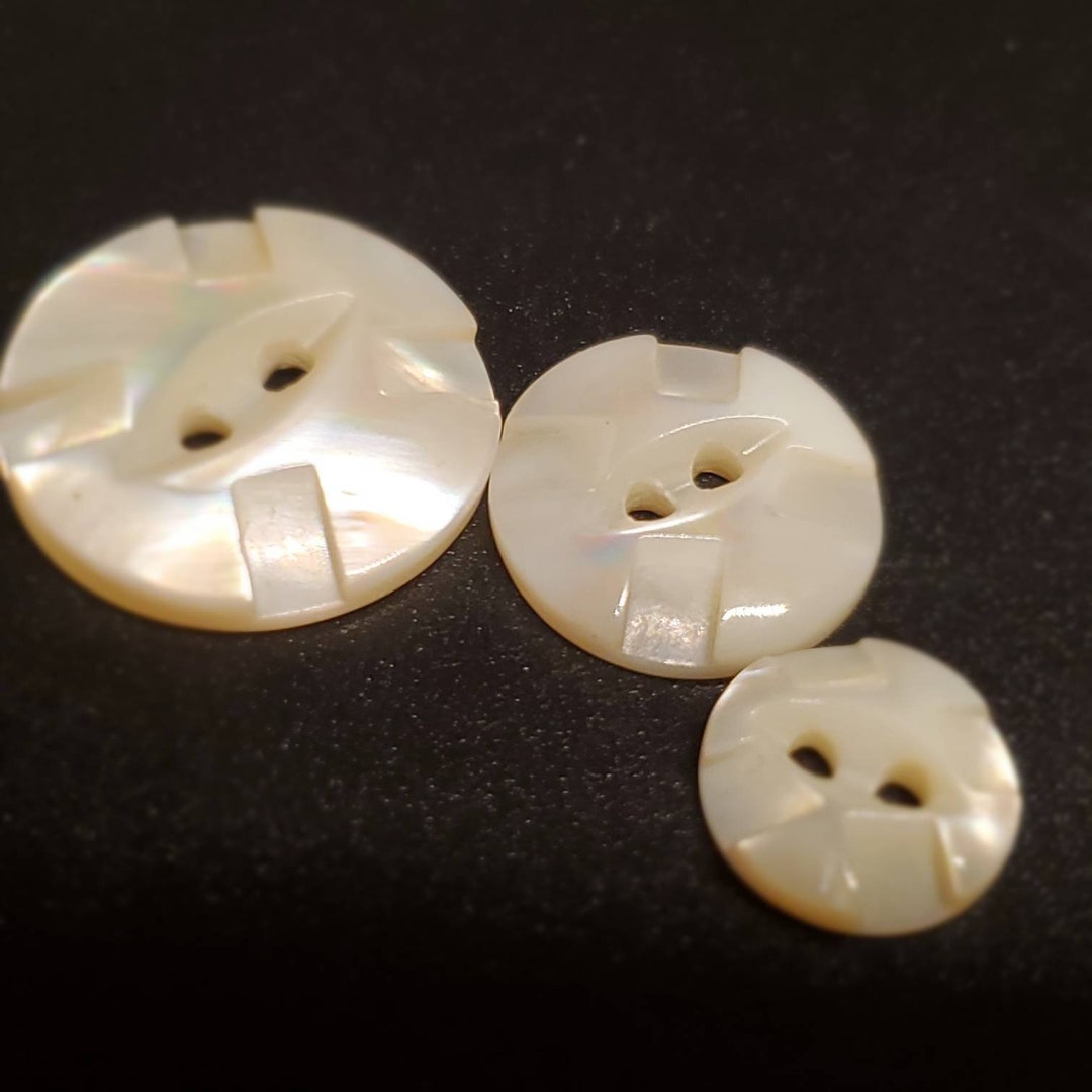 Vintage Buttons -3 Beautiful Graduated Sizes Carved, 3/4" 19mm, 9/16 ...