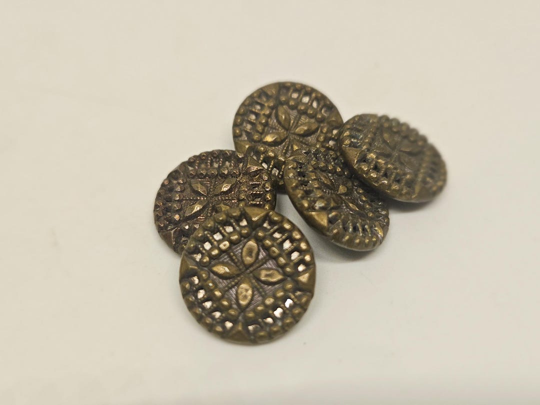Vintage Buttons -5 Matching Twinkle Back Filigree Design Waistcoat Buttons Collector Metal ...