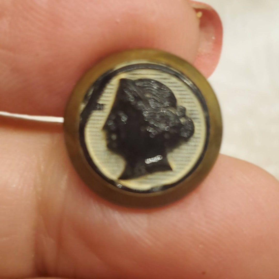 Vintage Button 1 Beautiful Queen Victoria Glass Design Brass Metal 9/16 ...