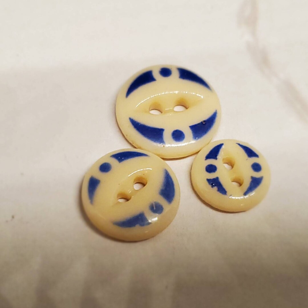 Vintage Buttons 3 Matching Graduated China Buttons, Blue, and Cream ...