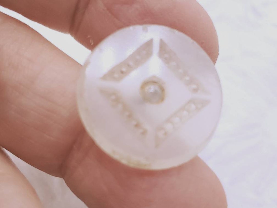 Vintage Buttons - Lot of 1 Beautiful Opaque Clambroth Coronet Glass 7/8 ...