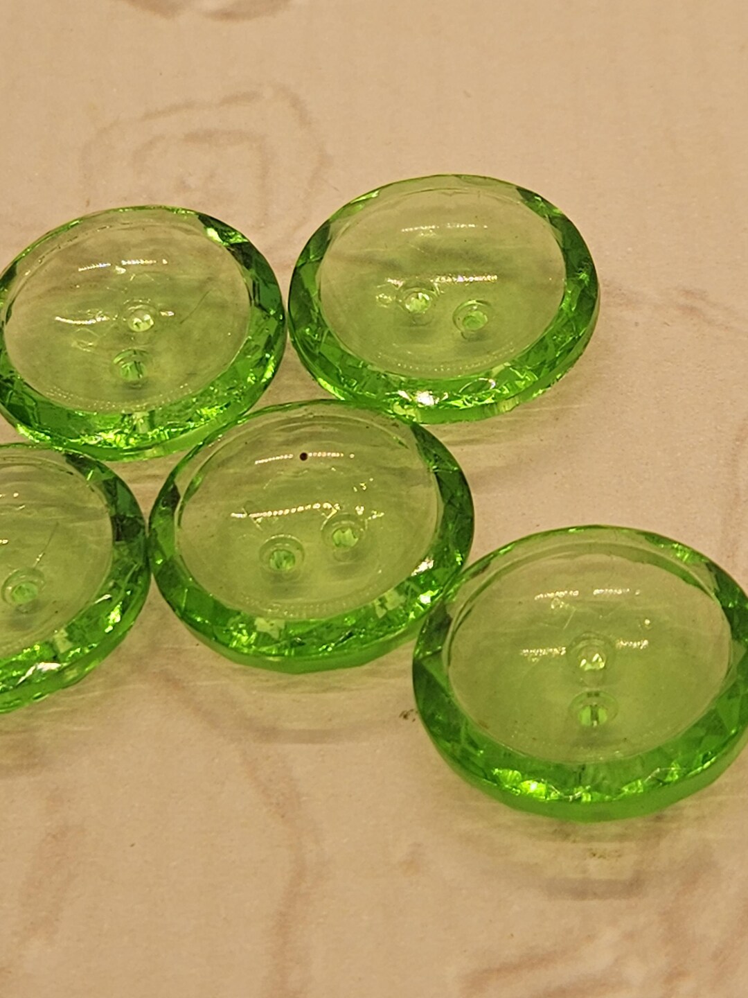 Vintage Button 5 Matching Green Pressed Depression Glass, 7/8" 22mm ...