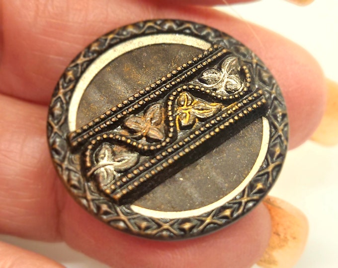 Vintage Buttons 1 Molded Brass Overlay Leaf Design Wood Background ...