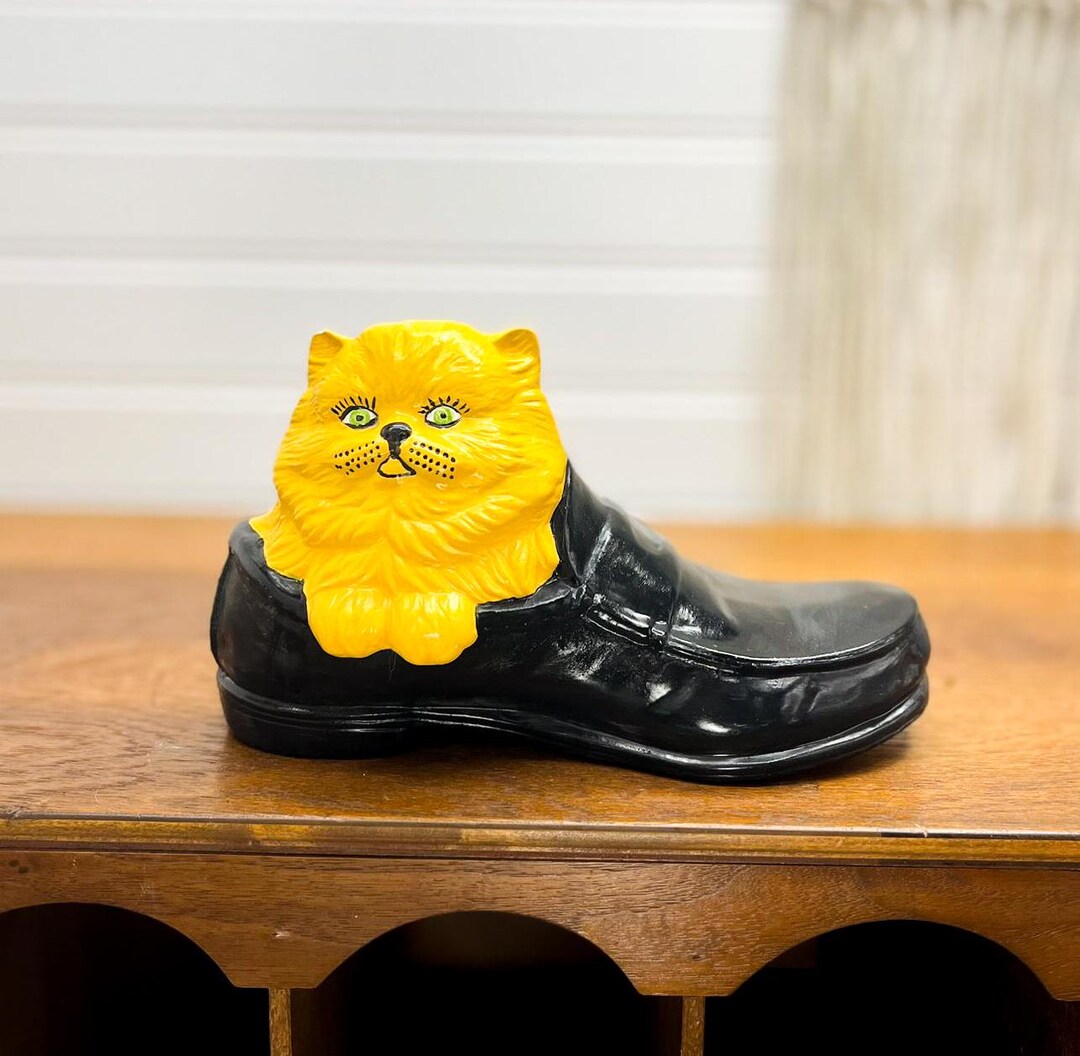 Vintage Porcelain Cat Figurine Yellow Cat in Shoe Figurine Vintage ...