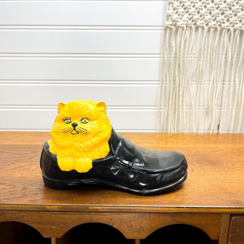 Vintage Porcelain Cat Figurine Yellow Cat in Shoe Figurine Vintage ...