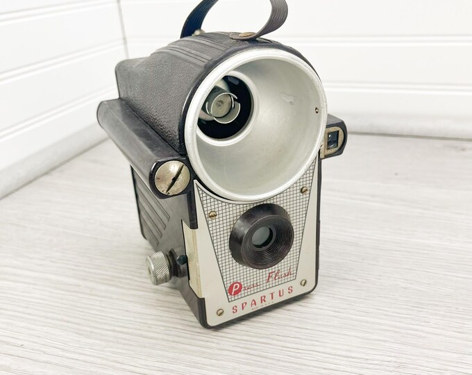 Retro Camera Shelf Decor - 1940s Spartus Camera Made in USA - Vintage ...