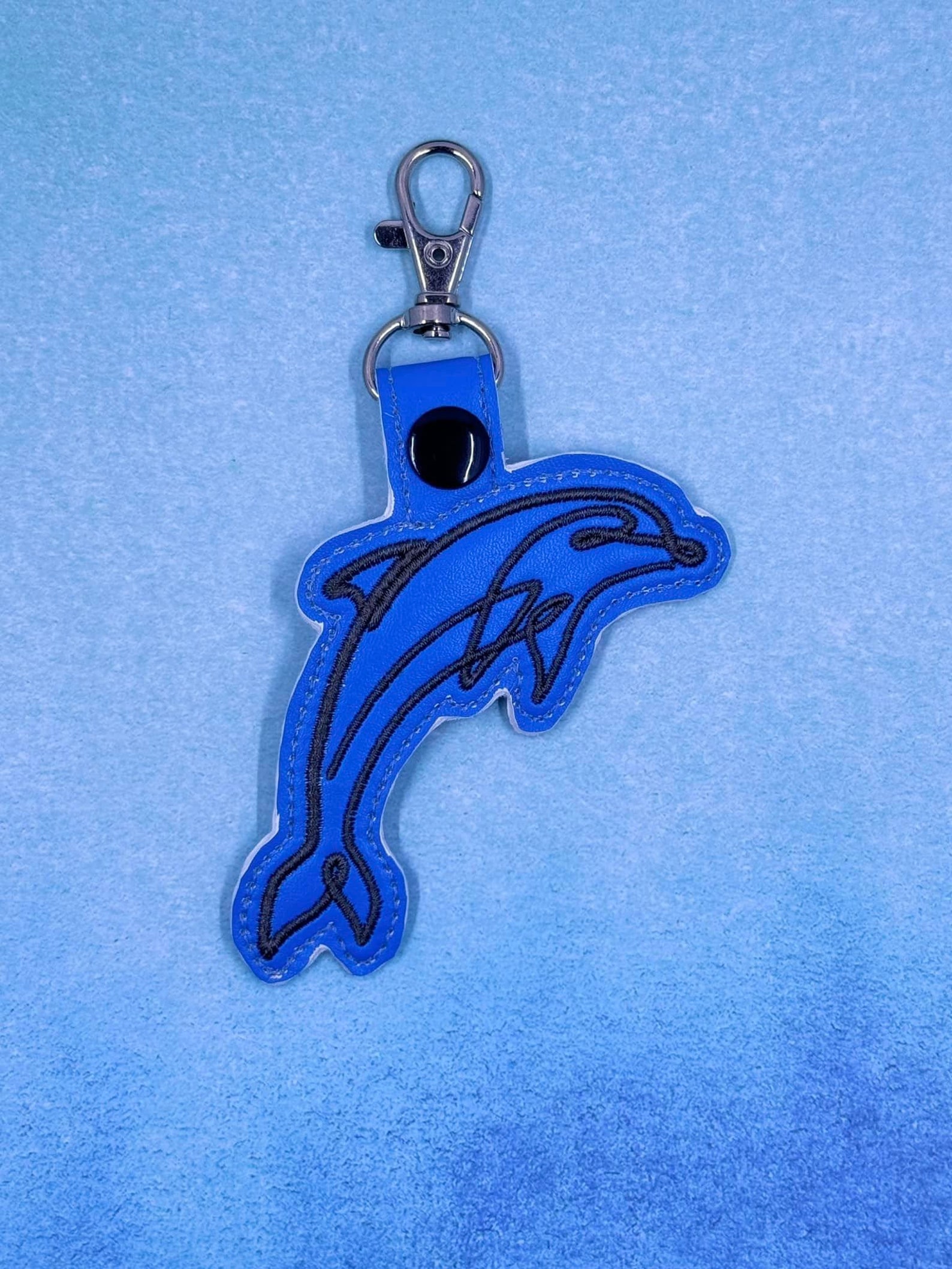 Continuous Line Dolphin ITH in the Hoop Snap Tab Key Fob 4x4 Hoop ...