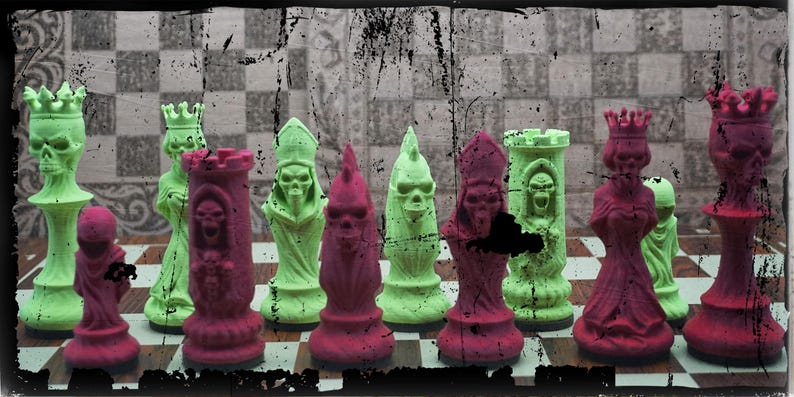 HORROR CHESS - 3D Printed Horror Chess Set in a Luxurious Root-effect ...