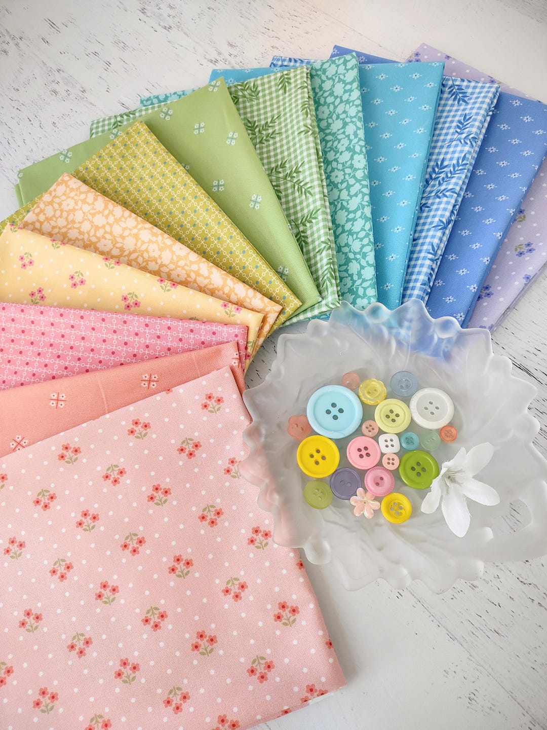 PLAIN and SIMPLE Low Volume Small Print Fabric by Andover Fabrics ...