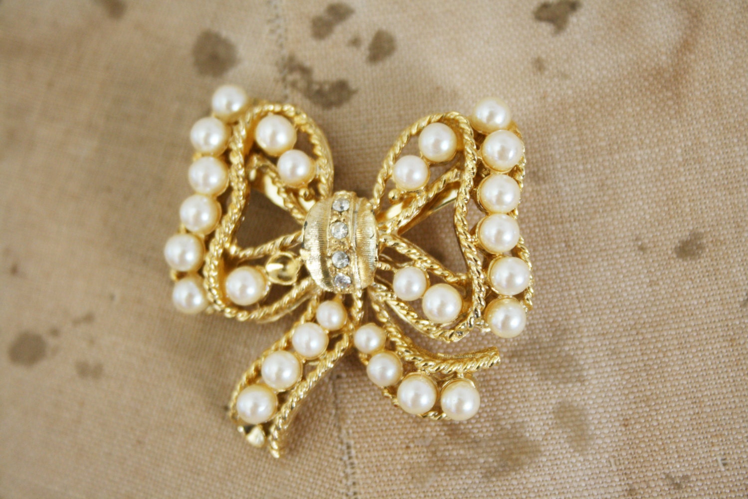 Vintage 80s Ribbon Bow Pearls and Rhinestones Gold Tone Brooch - Etsy