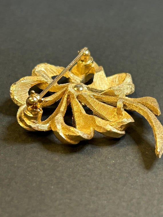 1960s Vintage Trifari signed flower brooch - Gem