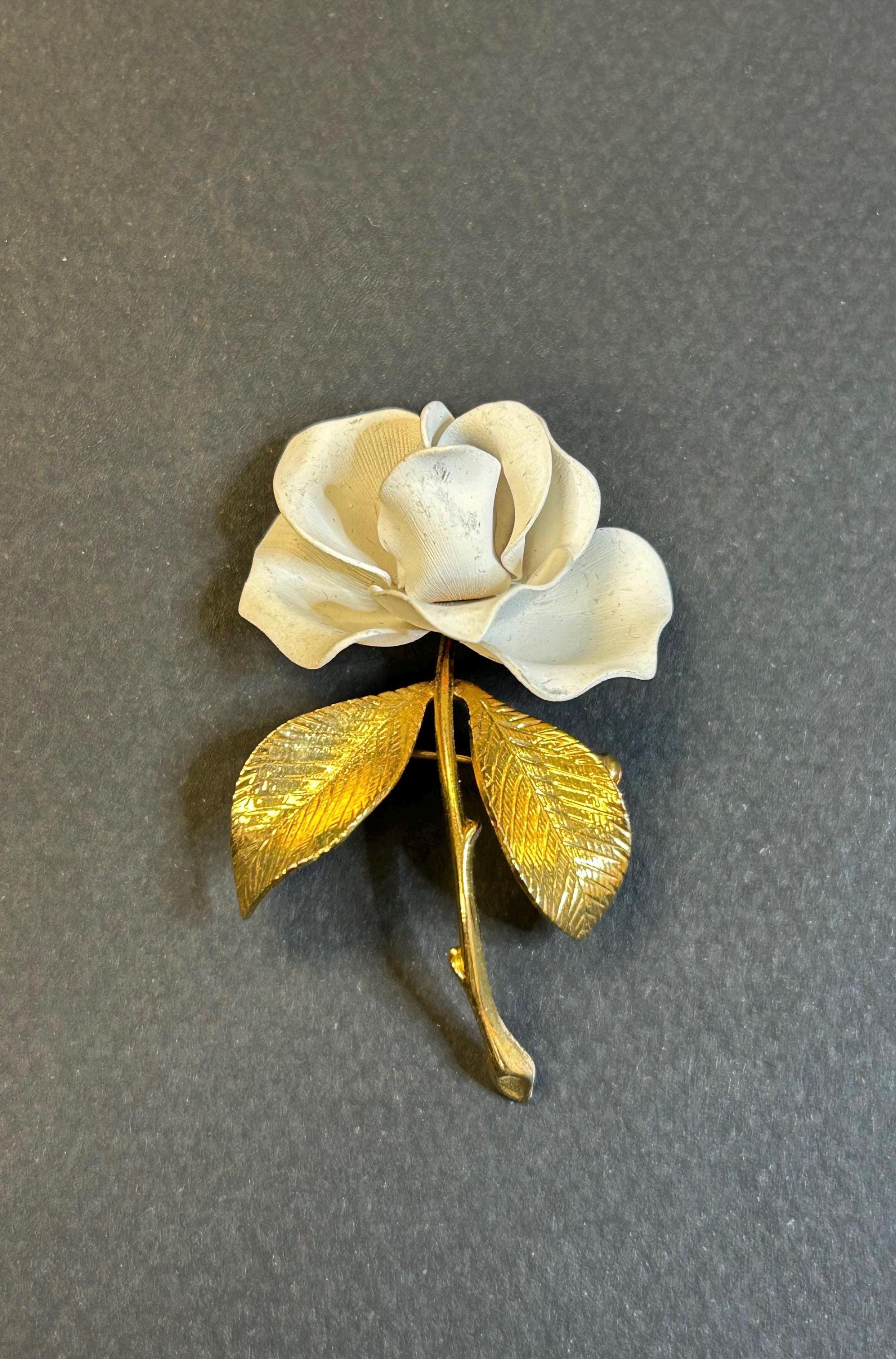 Cerrito rose brooch store
