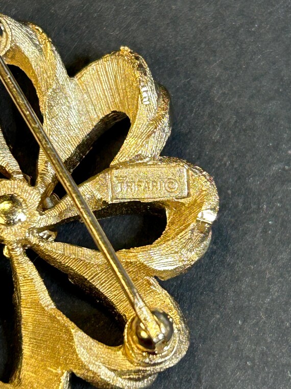 1960s Vintage Trifari signed flower brooch - Gem