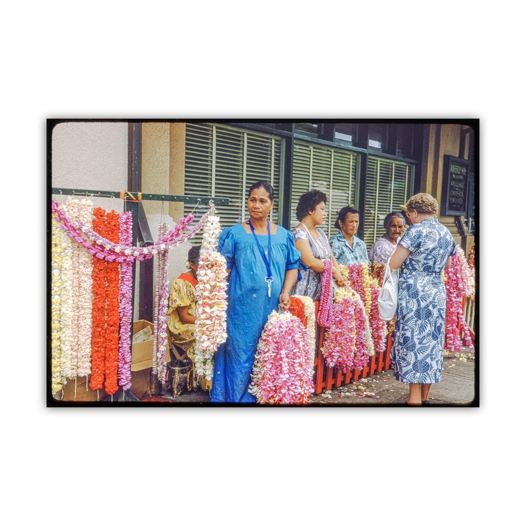Vintage Honolulu Photo: Hawaiian Lei Sellers Art Print - Etsy
