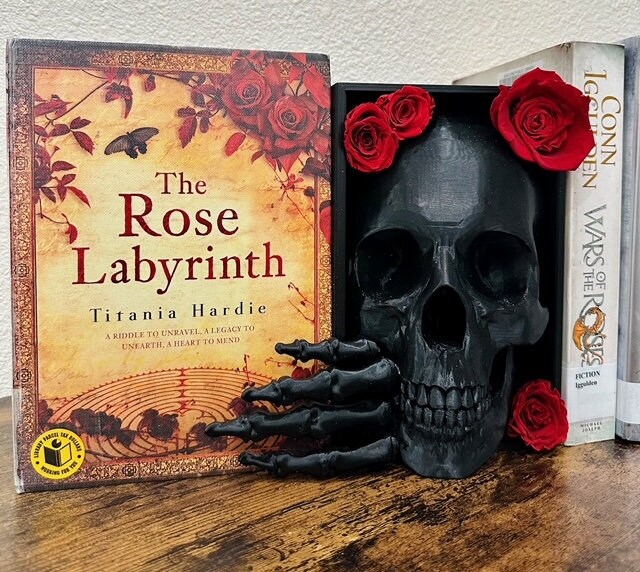 Skull Book Nook 3D Printed Bookshelf Decor | Customizable Colors ...