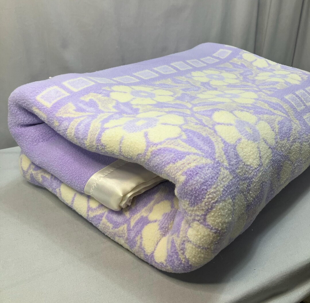 Vintage Lilac Blanket - Etsy