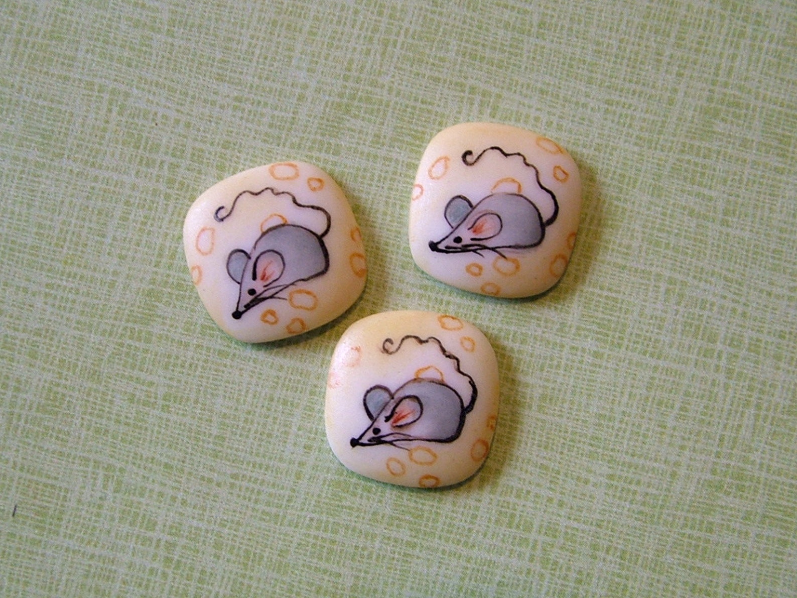 Swiss Mouse Button Set of 3 - Etsy