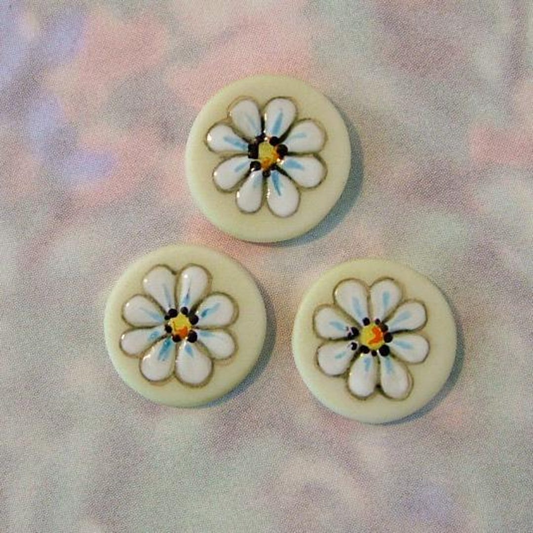 Daisy Round Buttons - Handmade and Hand Painted - 1/2 Inch - Set of 3 ...