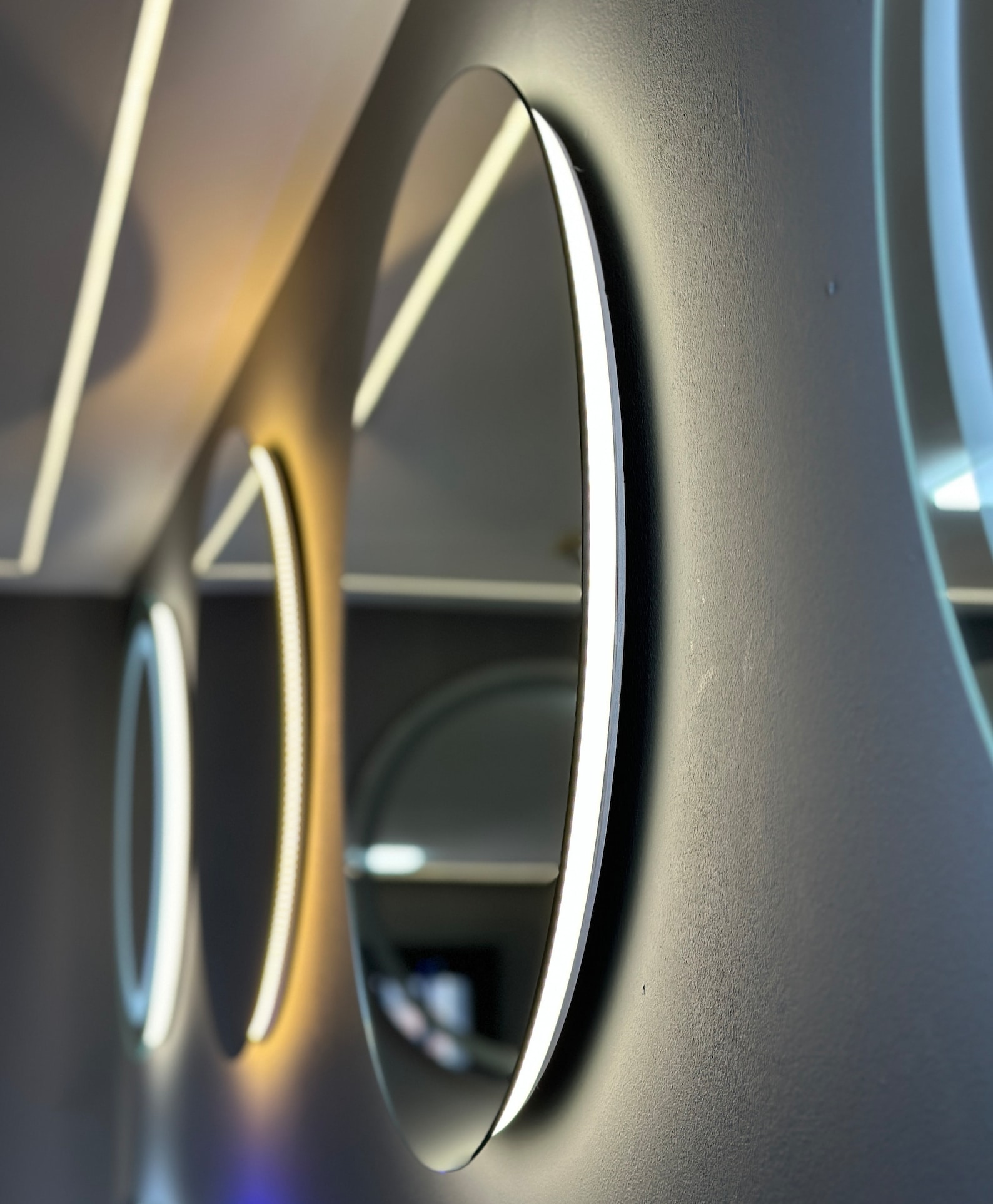 Round Aesthetic Mirror With Background Lighting, Modern Mirror, Circle ...