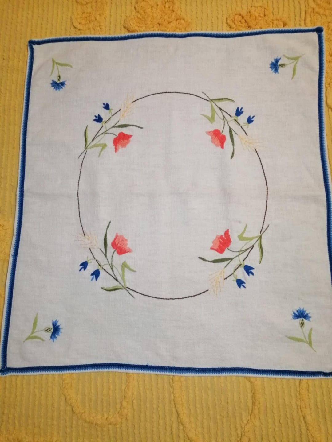 Vintage Table Top Hand Embroidered Table Topper Floral Hand Embroidery ...