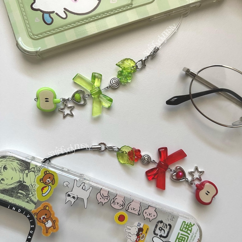 Matching Y2K Apple Keychain: Heisei Retro Cottagecore Juminocore Red ...