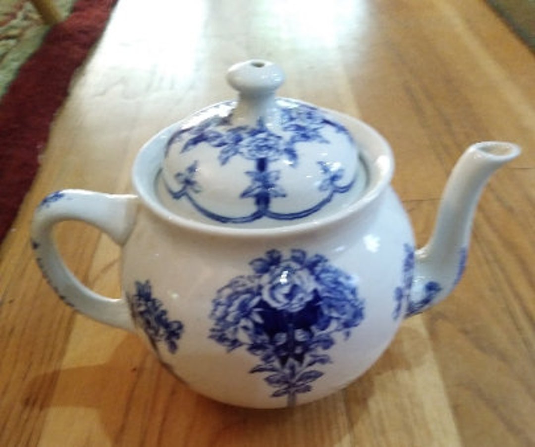 Blue and White Buffalo Pottery Teapot argyle 1914 - Etsy