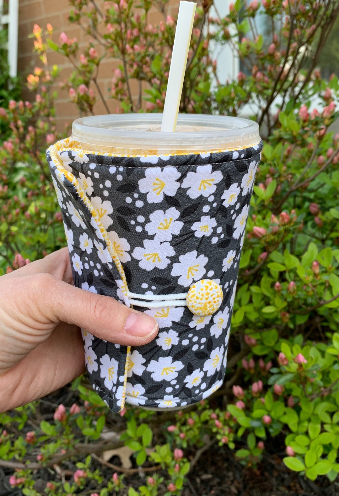 Daisies on Black, Cold Drink Cozy, Iced Drink Sleeve, Insulated Drink ...