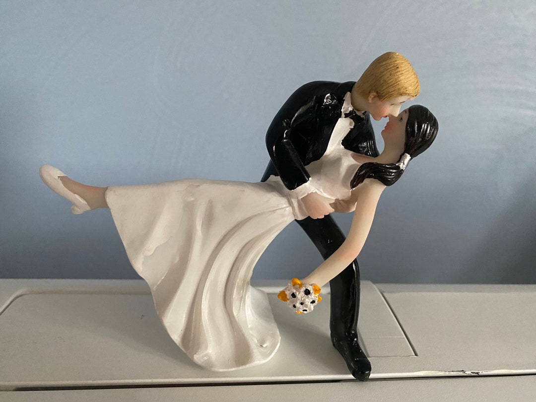 Romantic Dip Dancing Bride Groom Couple Figurine for Cake Topper Bridal ...