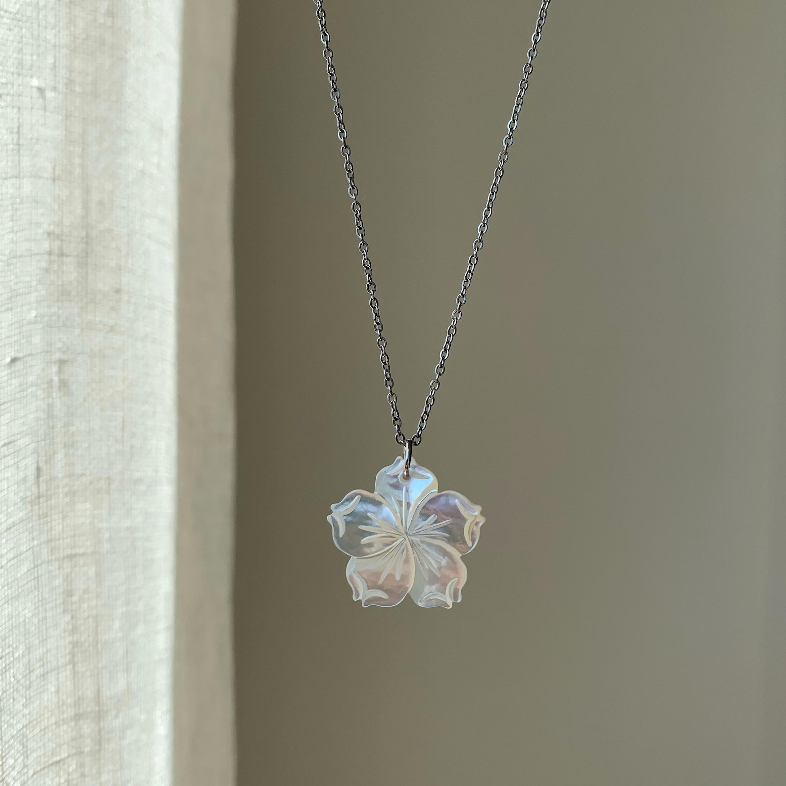 White Shell Flower Necklace, Carved Seashell Flower Pendant ...