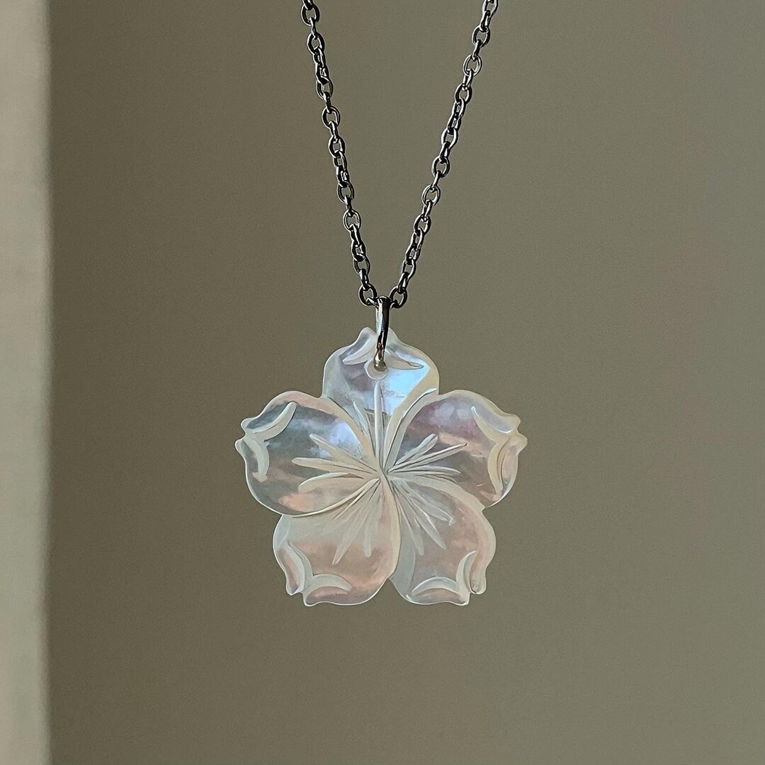 White Shell Flower Necklace, Carved Seashell Flower Pendant ...