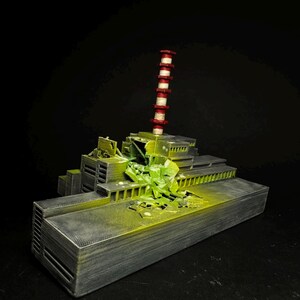 Chernobyl Nuclear Power Plant Model – Glow-in-the-dark Diorama ...