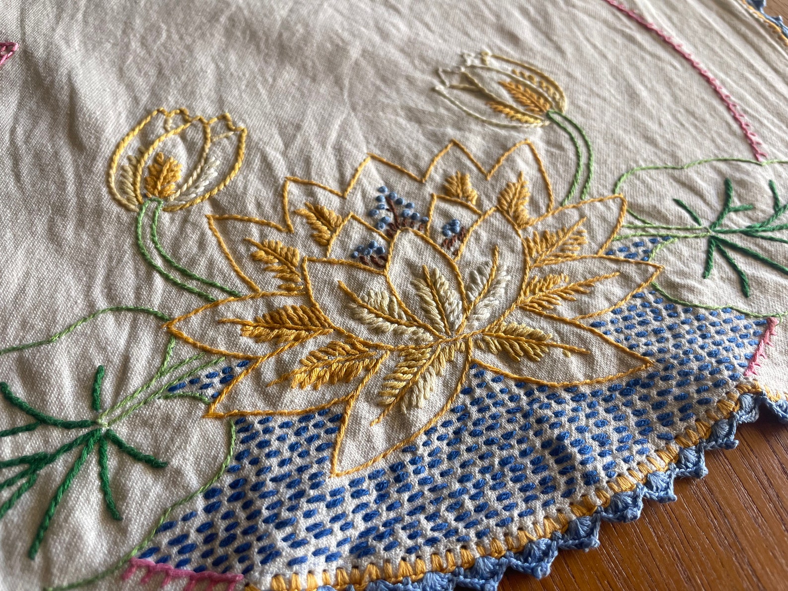 Vintage Golden Lotus Lily Pad Linen Table Runner or Shrine/altar Cloth ...