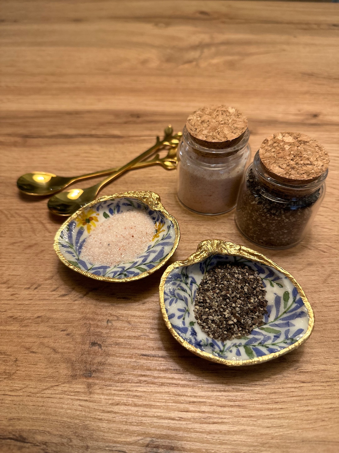 Decoupage, Gold Rimmed Clam Shell Spice Serving Dishes With Gold Spoons ...