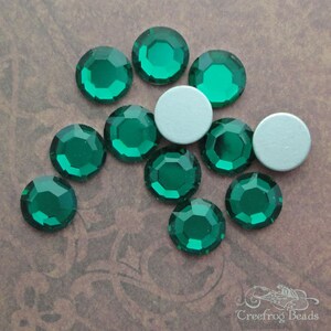 Emerald Green Swarovski Crystal Flat Back Rhinestones in Vintage Cut ...