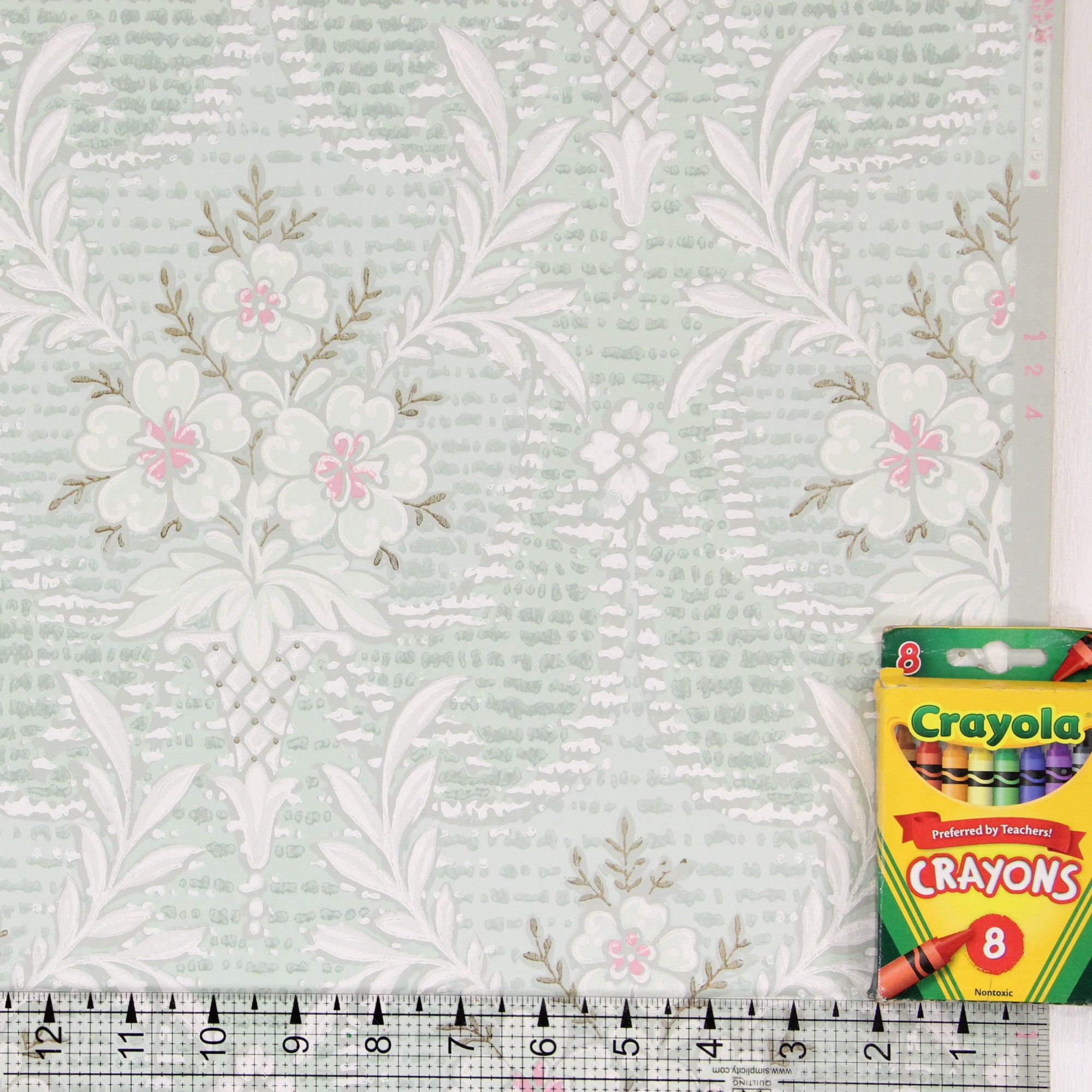 1950s Vintage Wallpaper - Pink White Bouquets on Green, Sold by the ...