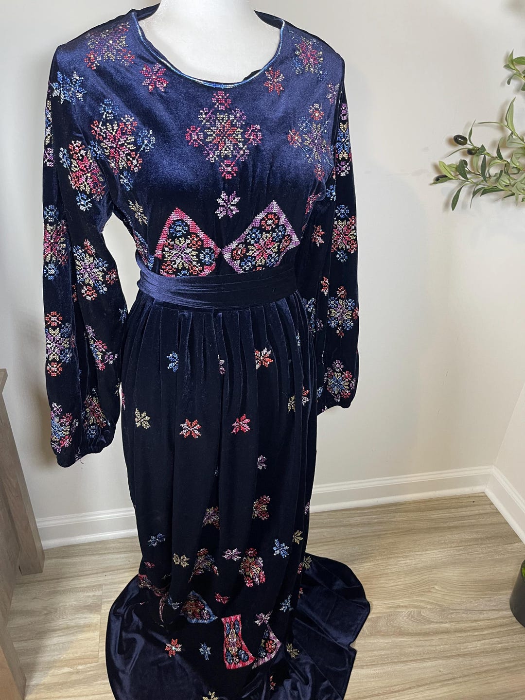 Gaza, Palestinian , Traditional Clothing, Shawls Thobes Thobe ...