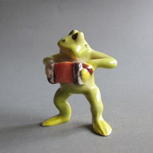 Miniature Ceramic Figurine Frog Musician Little Animal Statue Figurine ...