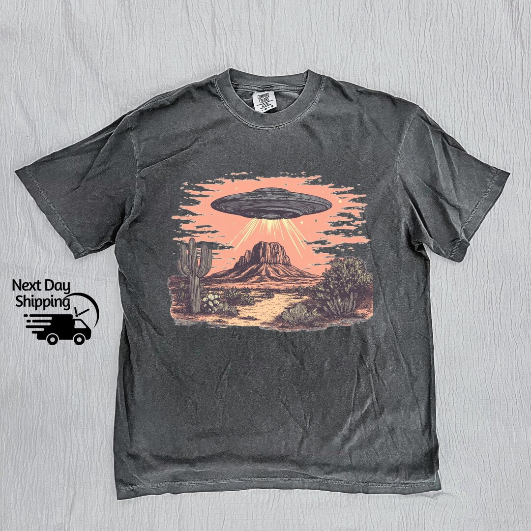 Retro UFO in Dessert Y2k Shirt, Vintage UFO Aesthetic T-shirt, Retro ...