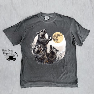 Retro Raccoons Howling at the Moon T-shirt, Retro Raccoon Howling Tee ...