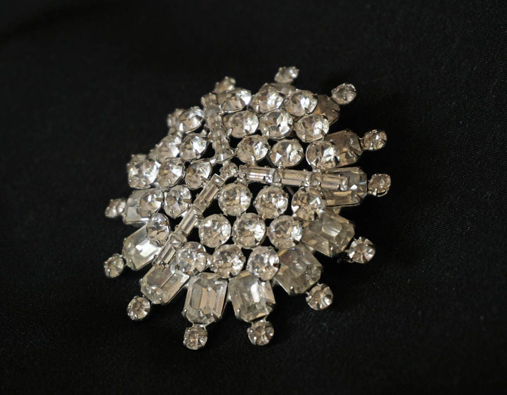 WEISS Large Sunburst Vintage Brooch With Clear Rhinestones - Etsy