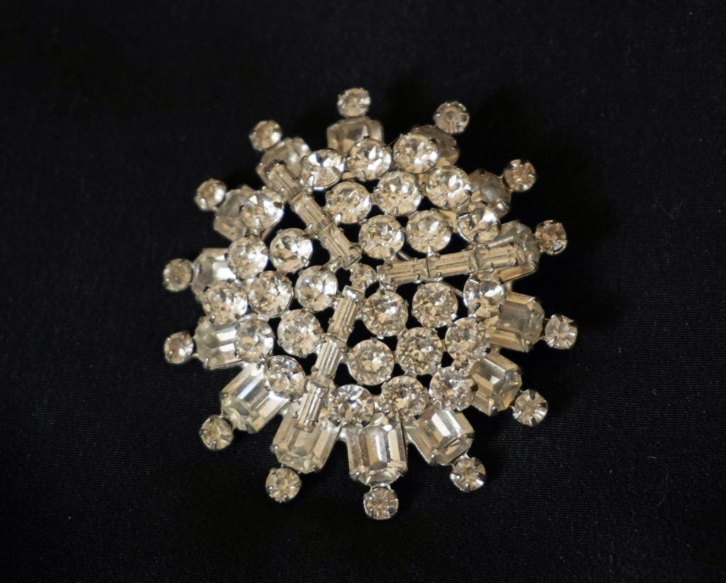 WEISS Large Sunburst Vintage Brooch With Clear Rhinestones - Etsy