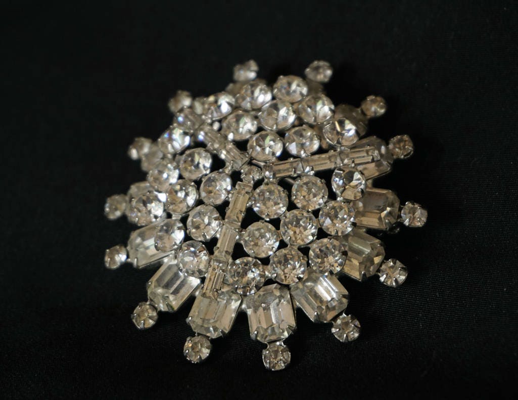WEISS Large Sunburst Vintage Brooch With Clear Rhinestones - Etsy