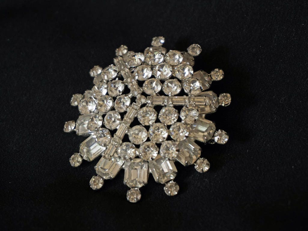 WEISS Large Sunburst Vintage Brooch With Clear Rhinestones - Etsy