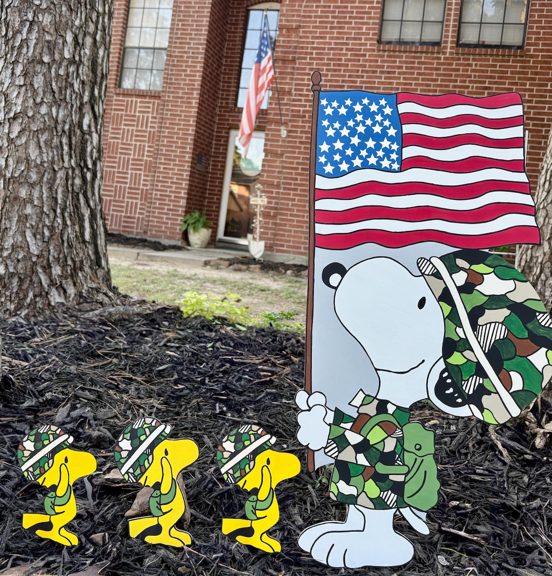 Charlie Brown Friends Military Snoopy and Woodstock Yard Ornaments ...