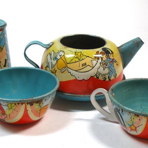 1940s Wedding, Vintage Childrens Tin Toy Tea Set, 14 Pieces. Graphics ...